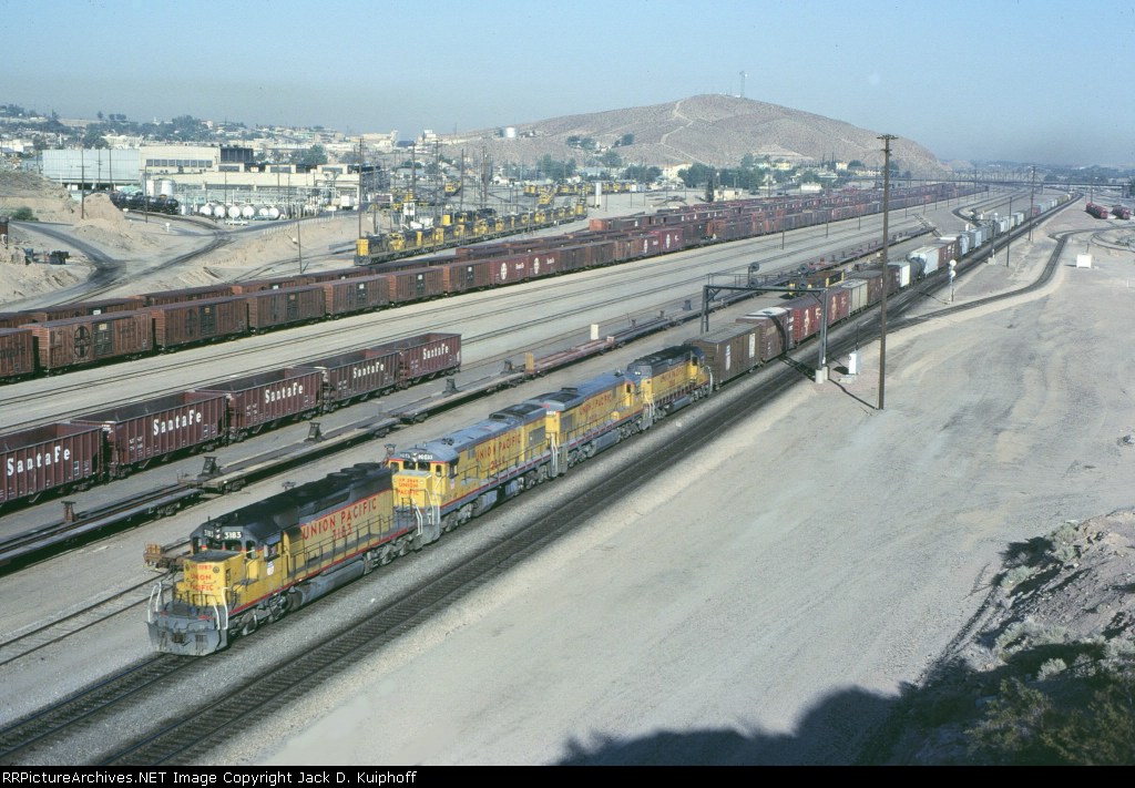 UP 3183 is east bound on the ATSF,